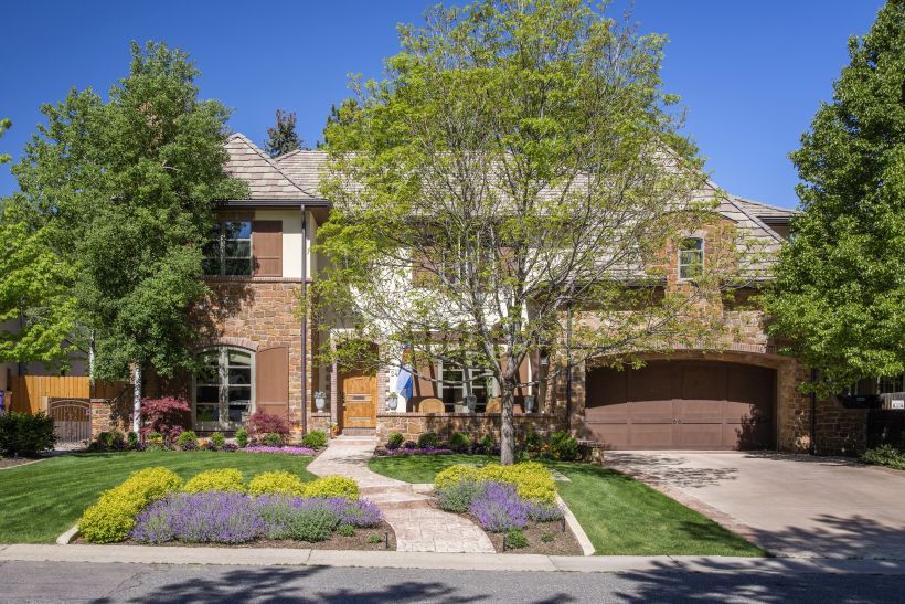 Hilltop Denver - Charming Homes Amidst Lush Park and Parkways